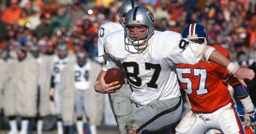 Raiders legend Dave Casper honored as hometown hero
