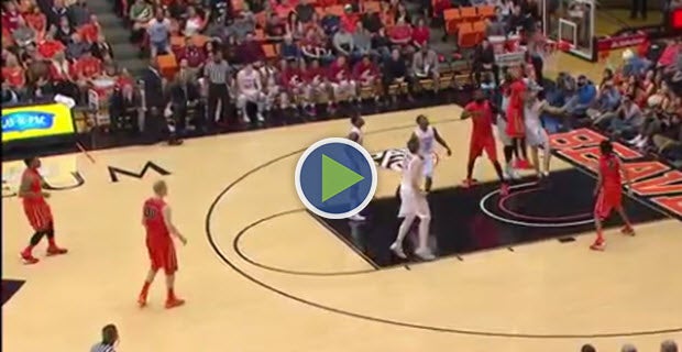 WATCH: Gary Payton II delivers left-handed poster dunk
