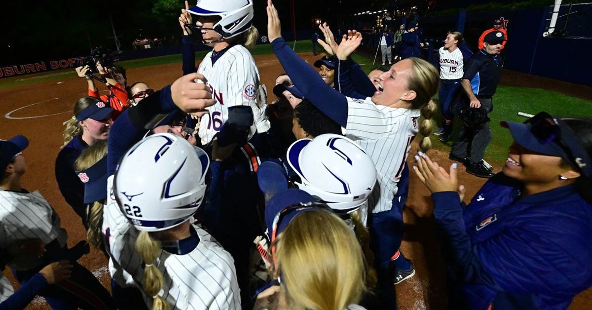 Home run barrage lifts rejuvenated Tigers over Georgia