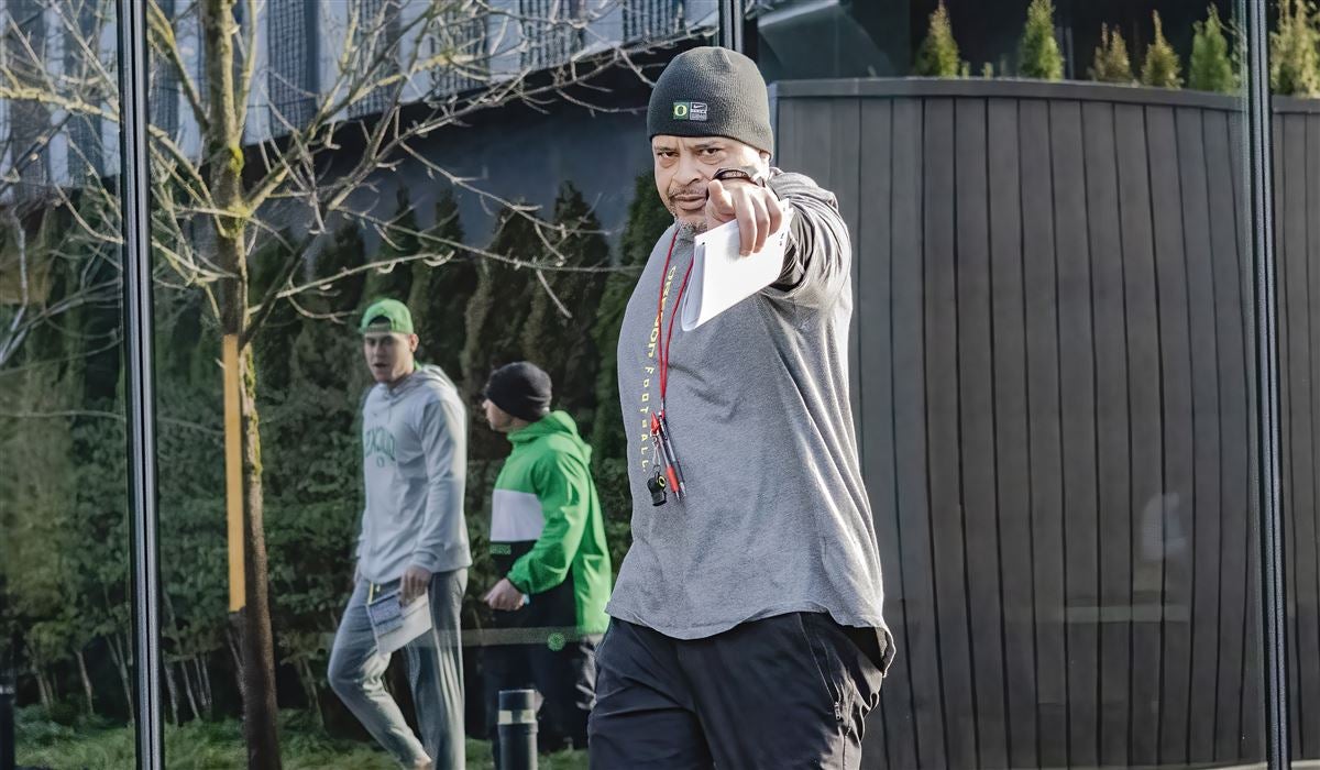 WATCH: Oregon assistant Demetrice Martin scouts his cornerback room