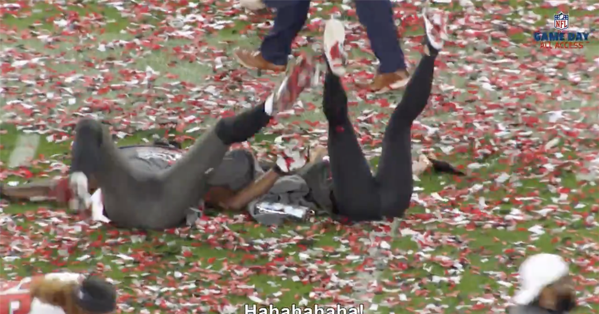 WATCH: Chris Godwin, fiancee share emotional moment after Super Bowl