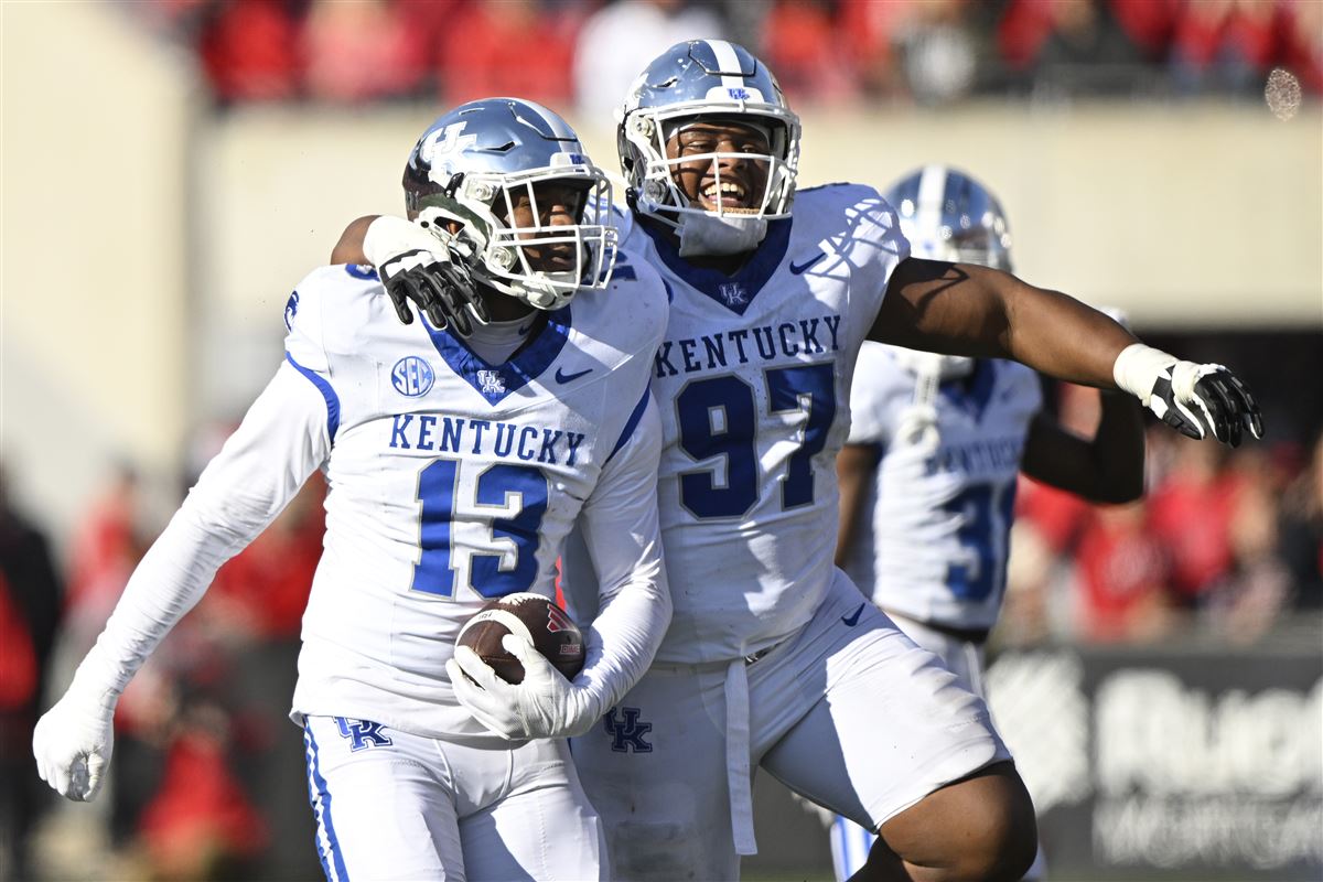 Snap Counts: Kentucky closes regular season against Louisville