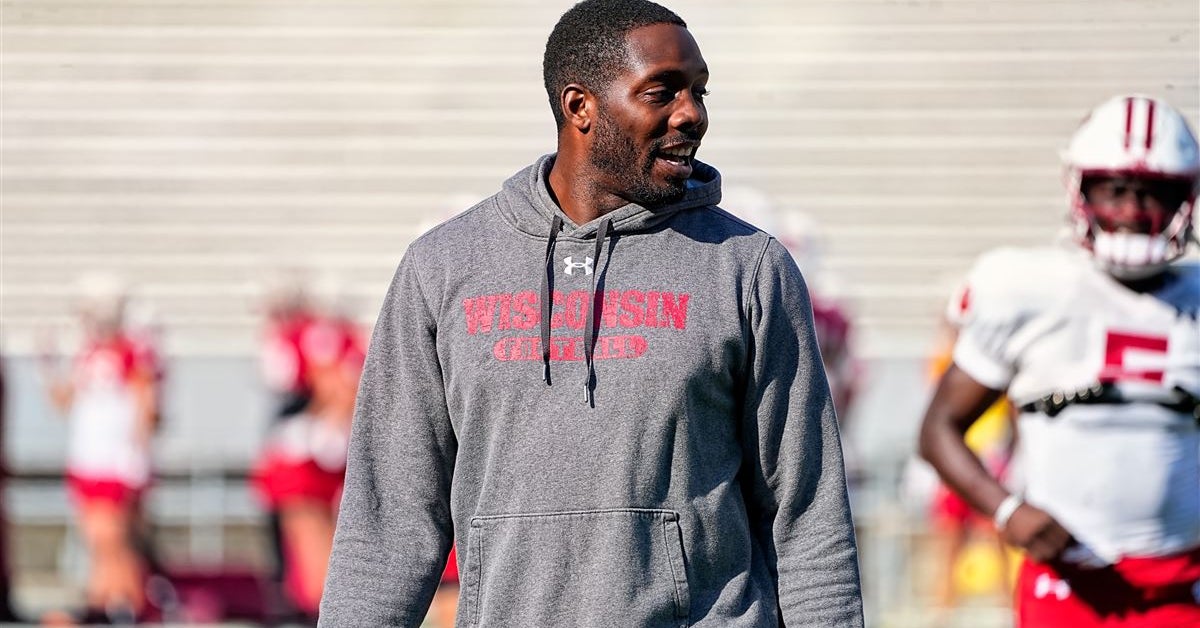 Kenny Guiton Eager to Impact Wisconsin's Quarterback Room