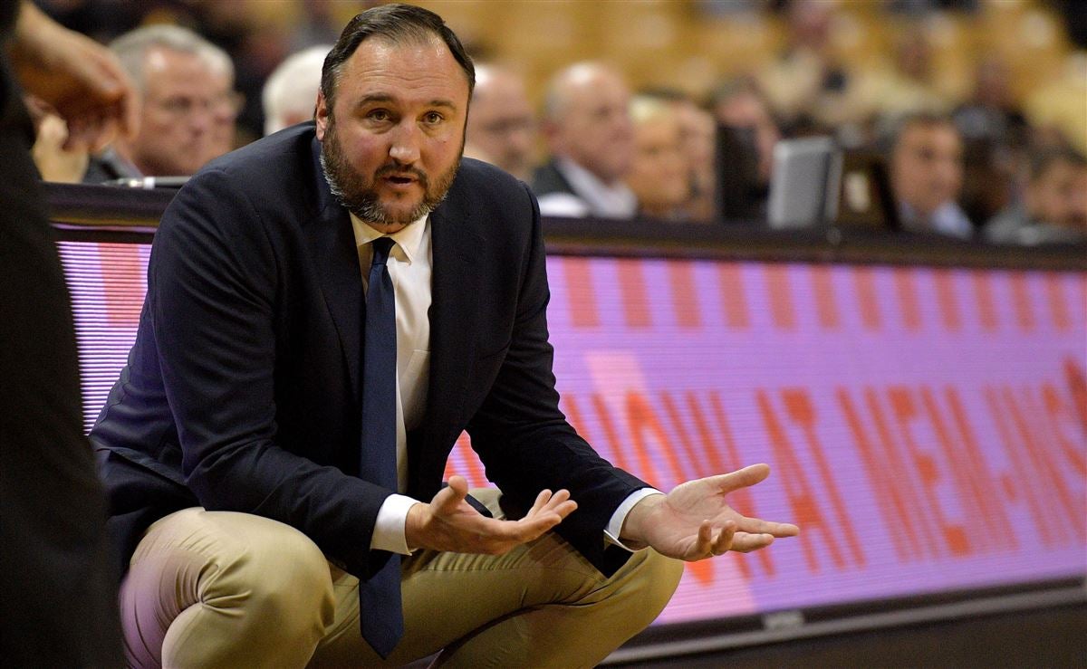 Source: Former Longhorn Ogden leaving UTA to join Beard's staff at Texas