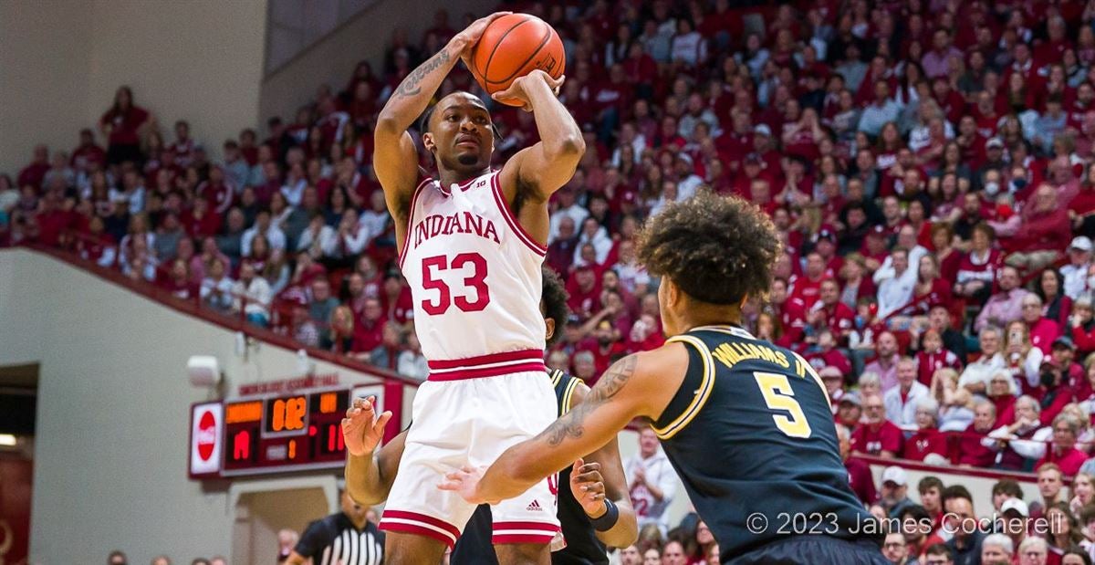 Indiana sophomore guard Tamar Bates is entering the transfer portal