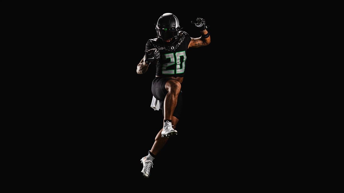 No. 3 Oregon announces uniforms for top-five matchup against No. 2 Ohio ...