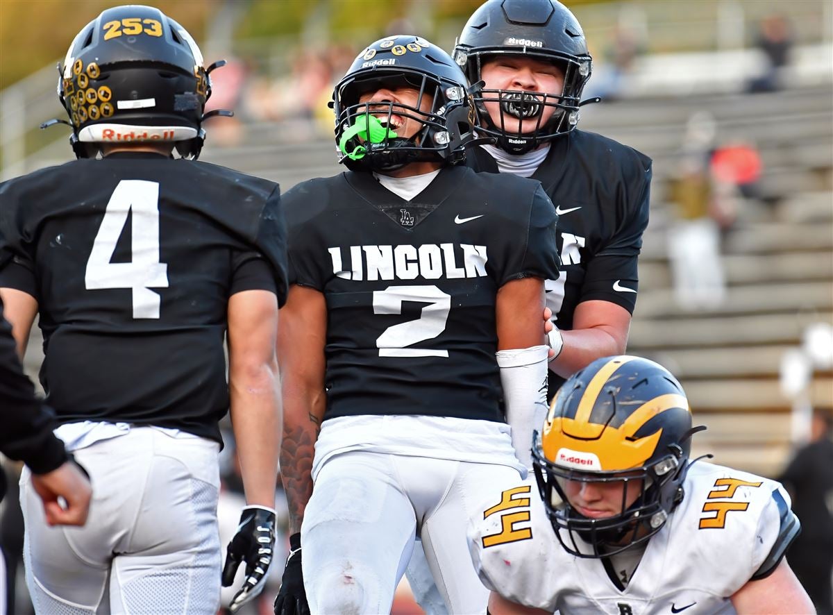 PHOTO GALLERY: Late FG Lifts Bellevue Over Lincoln, Wolverines Advance ...