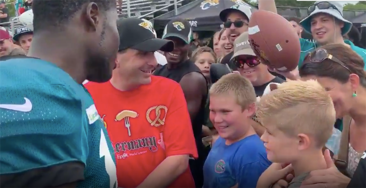Florida fan asks for autograph from former UGA WR Chris Conley
