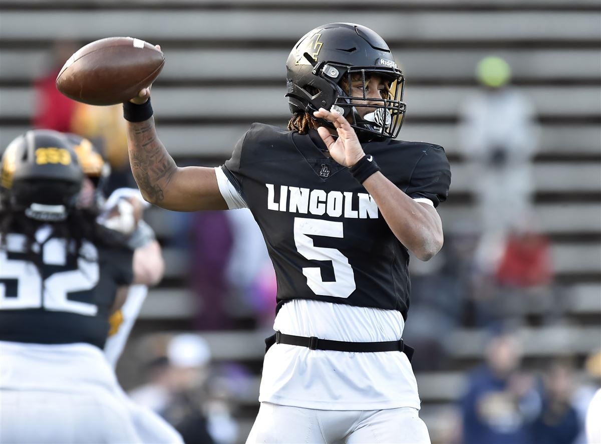 PHOTO GALLERY: Late FG Lifts Bellevue Over Lincoln, Wolverines Advance ...