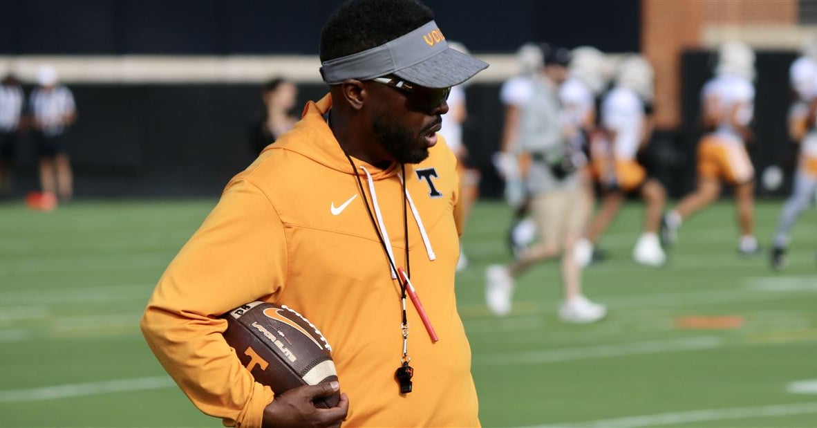 Tim Banks assesses Tennessee’s defense as season’s midway point ...