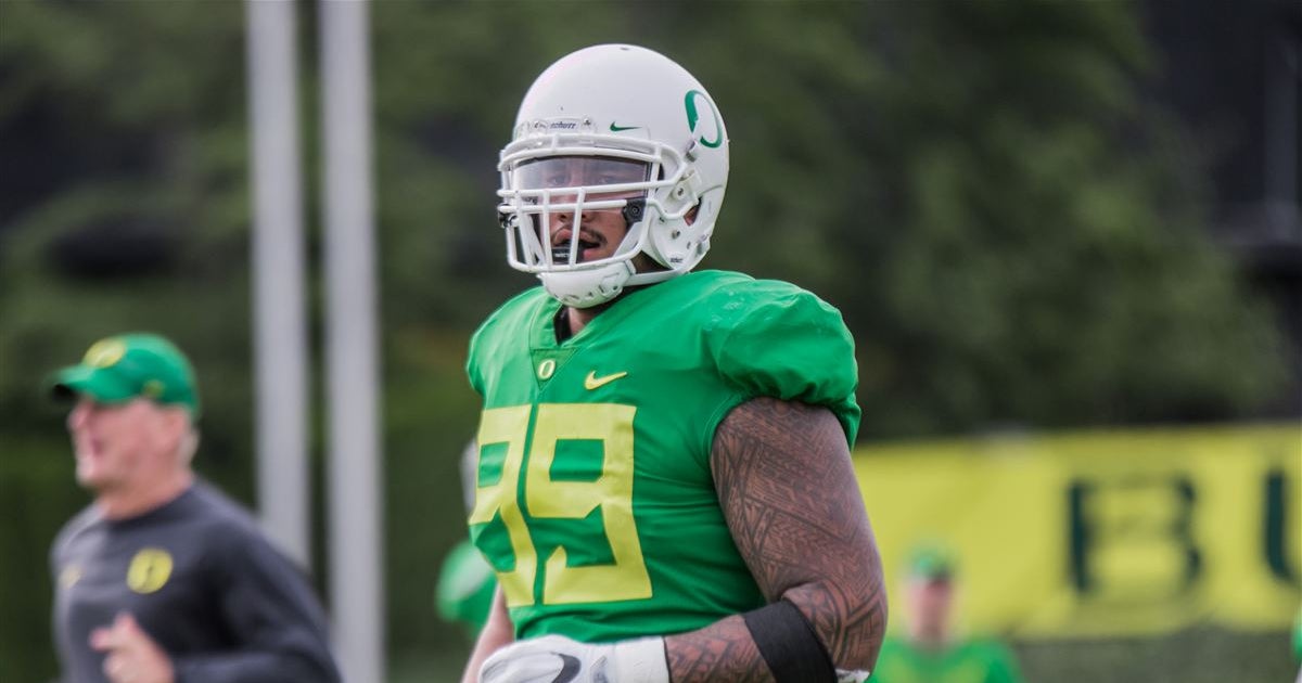 Oregon DL Austin Faoliu ejected from USC game