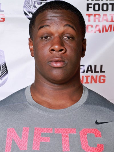 Two 'tied' on top for Elisha Shaw