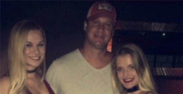 The internet is freaking out over latest Lane Kiffin bar photo