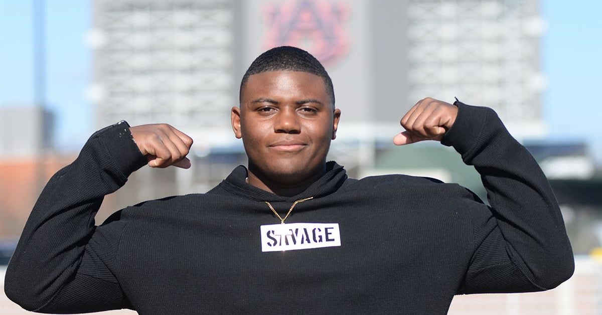 Linebacker Kameron Brown Signs With Auburn