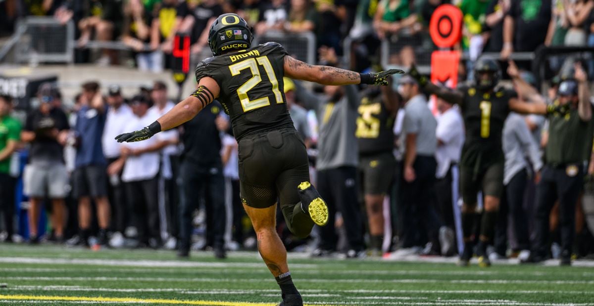 Oregon linebacker Keith Brown announces transfer portal entry