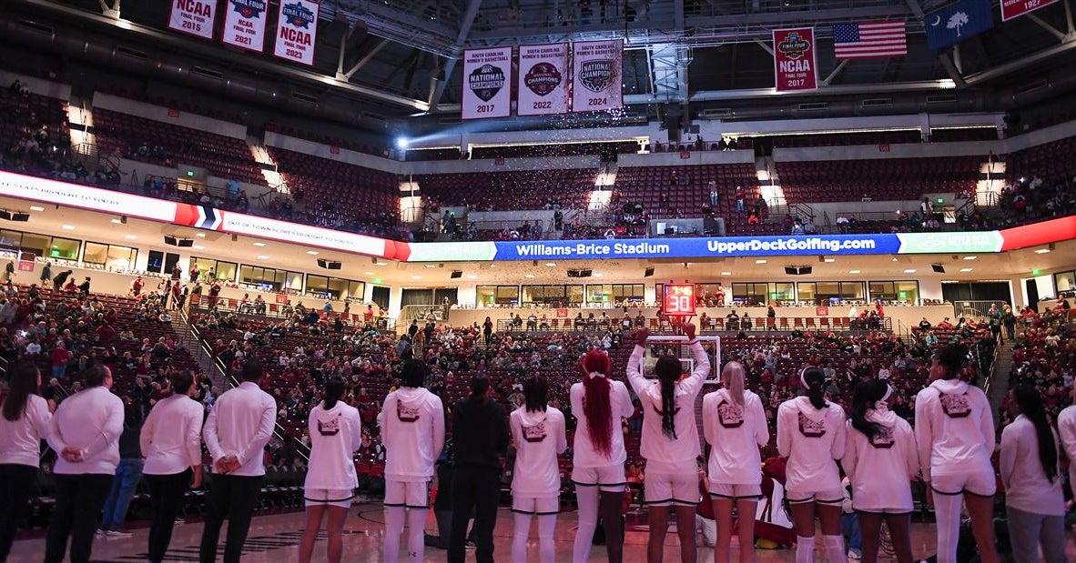 IN PHOTOS: USC unfurls banner, rolls Coppin St.