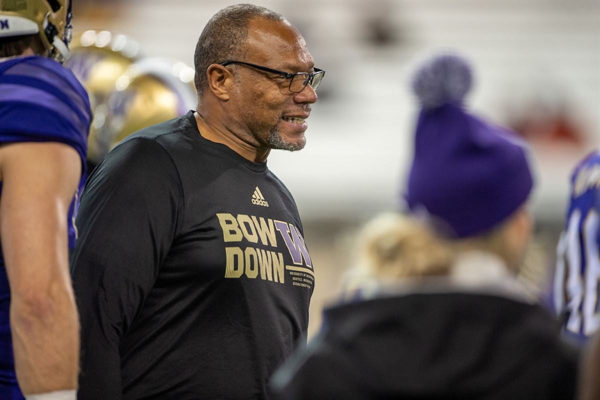 Contract details revealed for new Vols linebackers backs coach William Inge