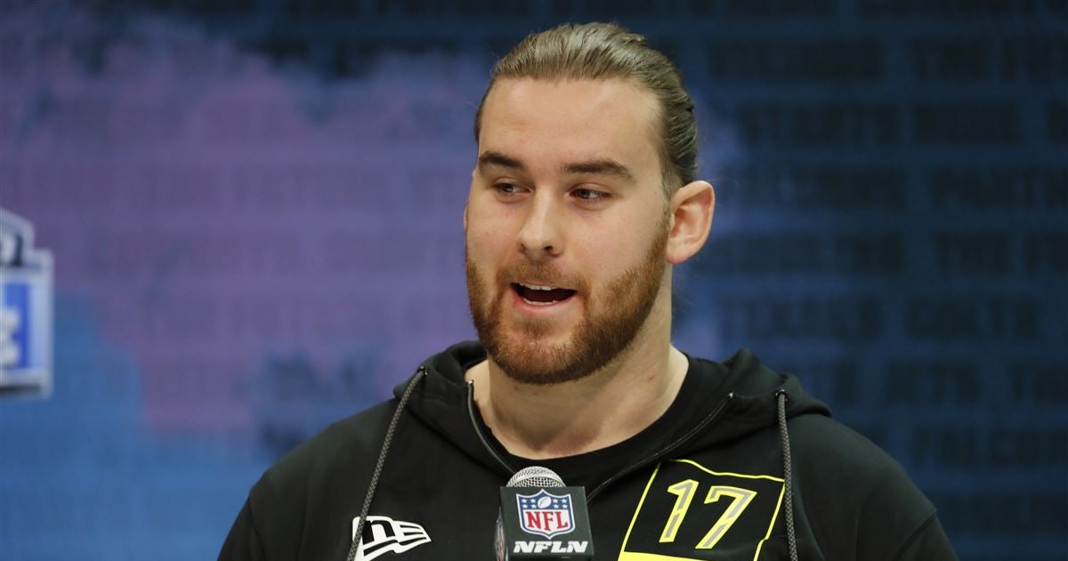 Oregon center Jake Hanson displays strength at NFL Combine