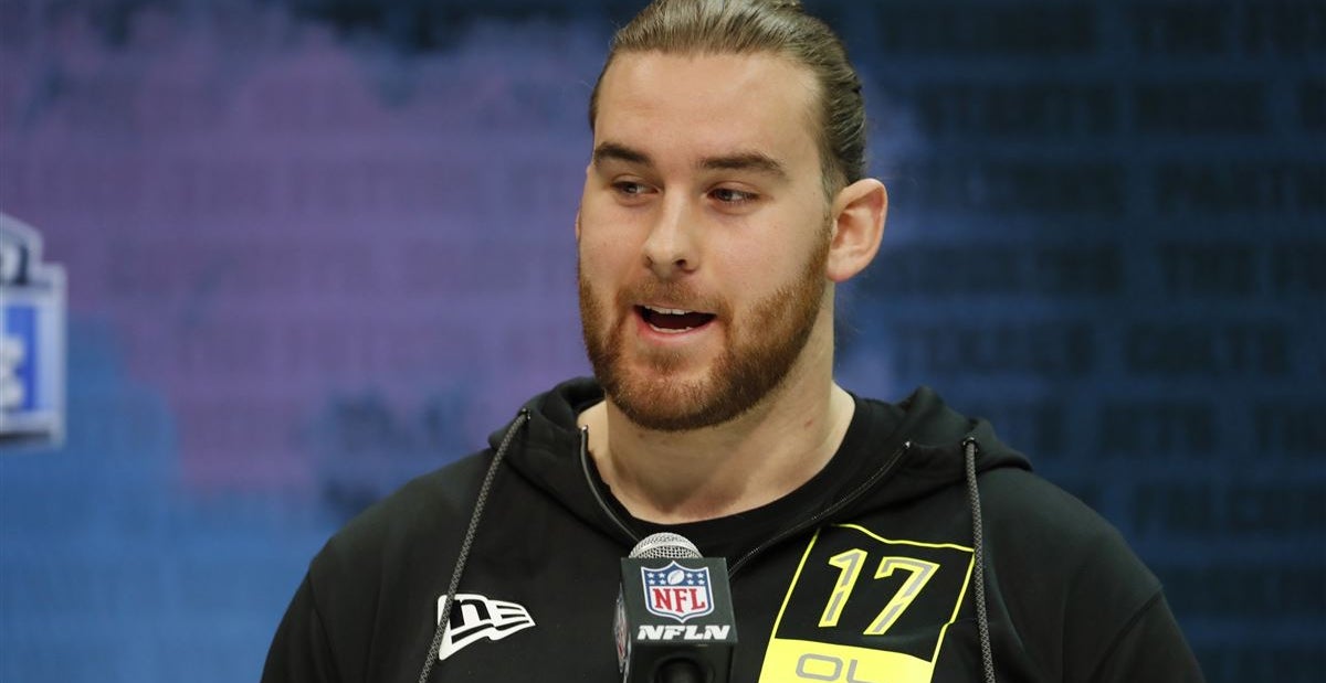 Oregon center Jake Hanson displays strength at NFL Combine