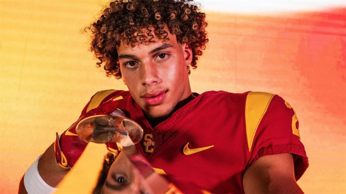 Running back Riley Wormley connects with Trojan commits