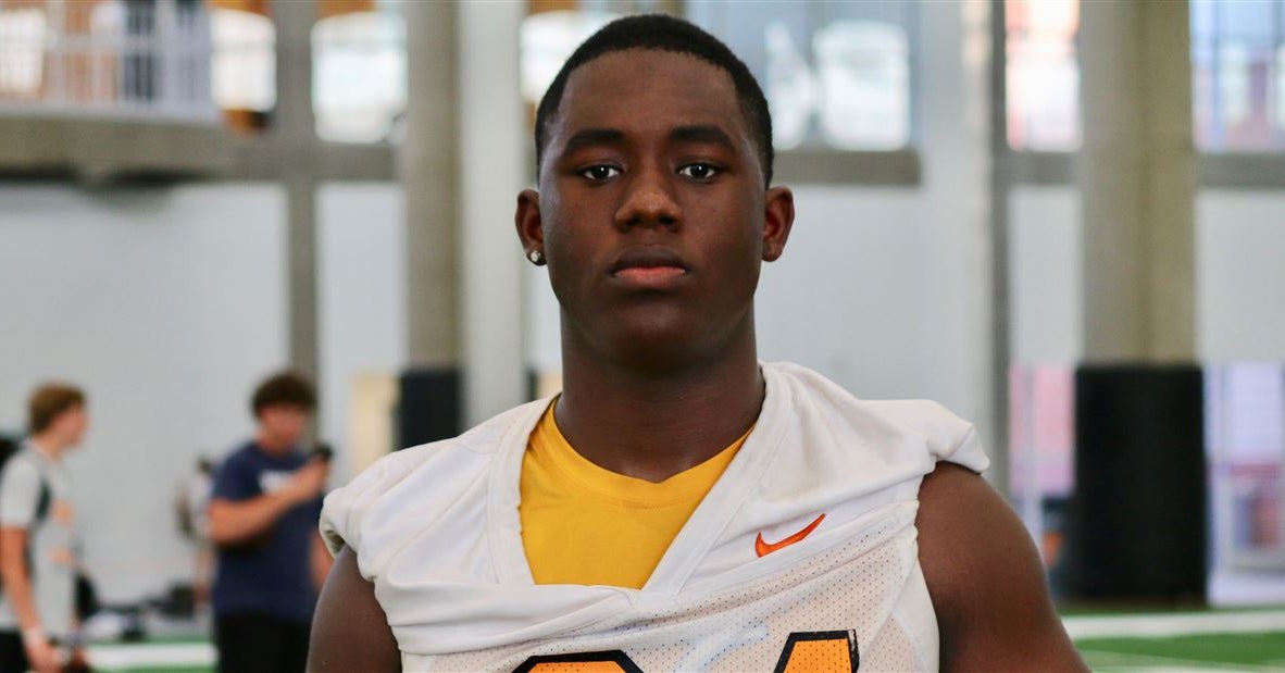 Top247 OL gets offer from Vols at camp, planning more official visits