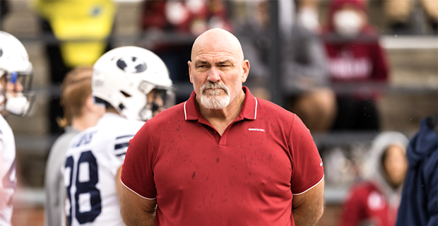 New WSU o-line coach Dennis McKnight, a former NFL mainstay, doesn't ...