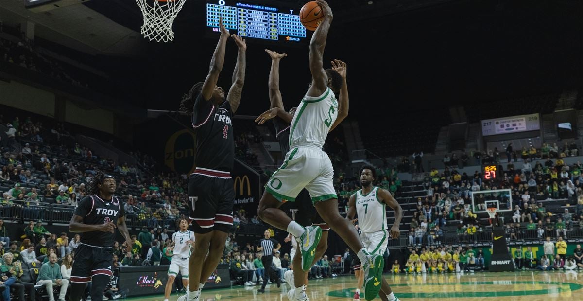 Photos of Oregon's dominating win over visiting Troy