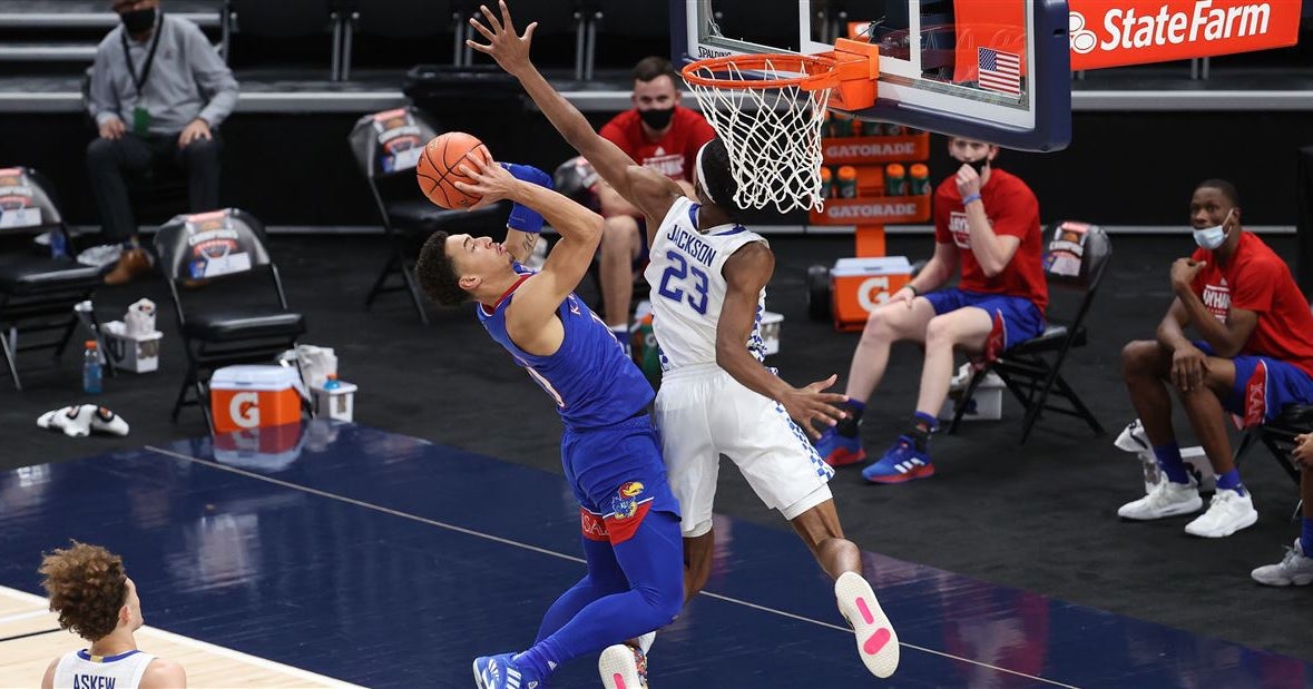 Las Vegas predicts No. 5 Kansas vs. No. 8 Creighton