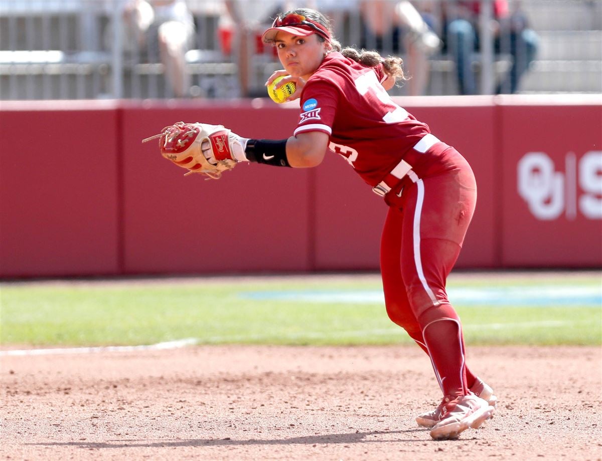 Alyssa Brito hits 2 home runs as OU softball run-rules Game 1 of Super ...