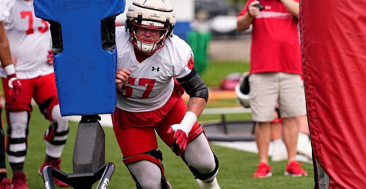 Key Wisconsin Badgers: No. 12 - Sixth-year senior center Jake Renfro