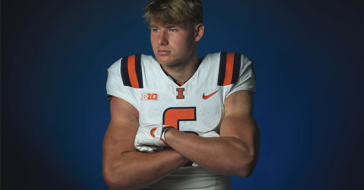 Signing Day Spotlight: Three-star Hersey TE Logan Farrell signs with Illini