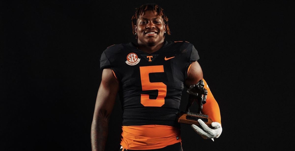 Five-star Tennessee DL target hints 'commitment day coming soon'