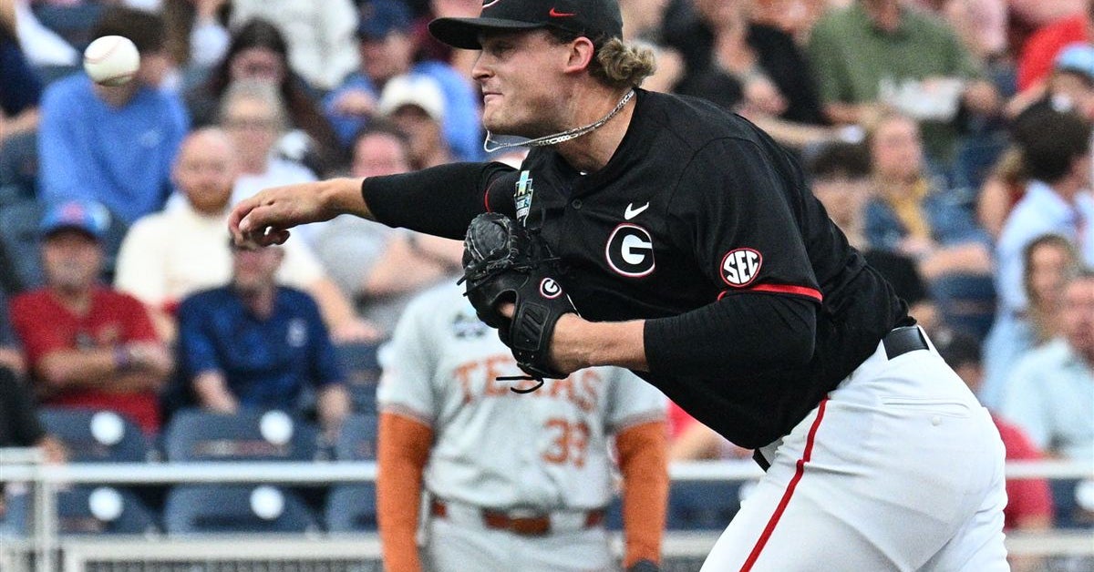Joey Volchko throws complete game, as Georgia opens College World ...