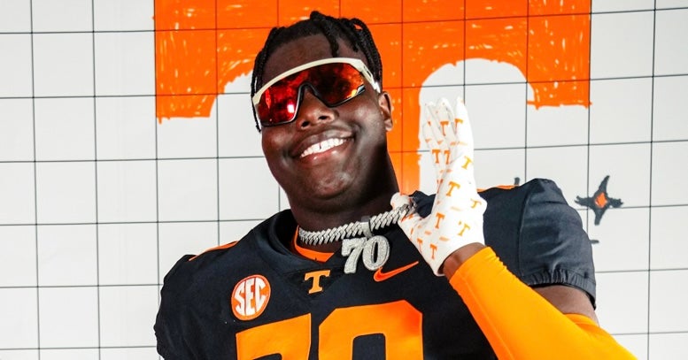 Five-star OT David Sanders Jr. signs with Tennessee after delay