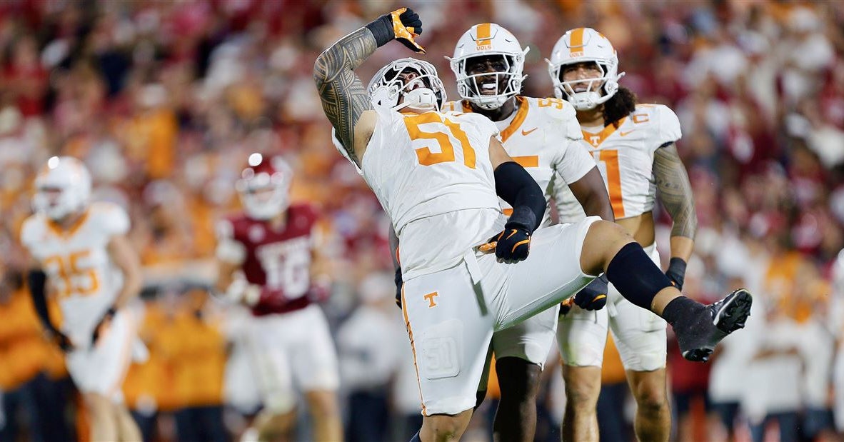 Vols' Moi praises Iamaleava, dedicates season to Pili