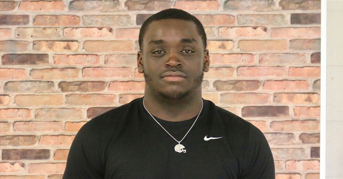 Blue-chip OT Antonio Keefer stays close to home with commitment to Ole Miss