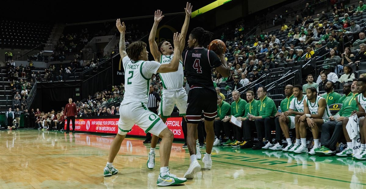 Photos of Oregon's dominating win over visiting Troy