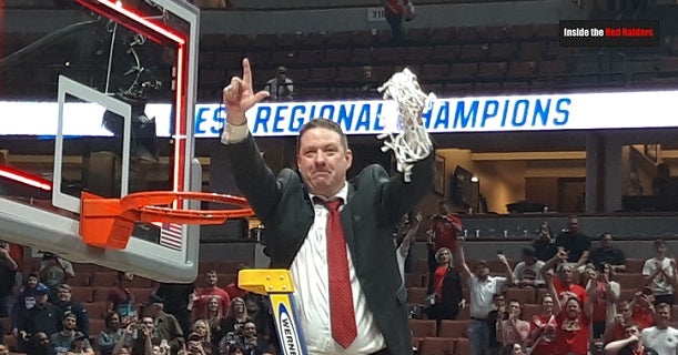 Hoops Scoop: Beard's staying home