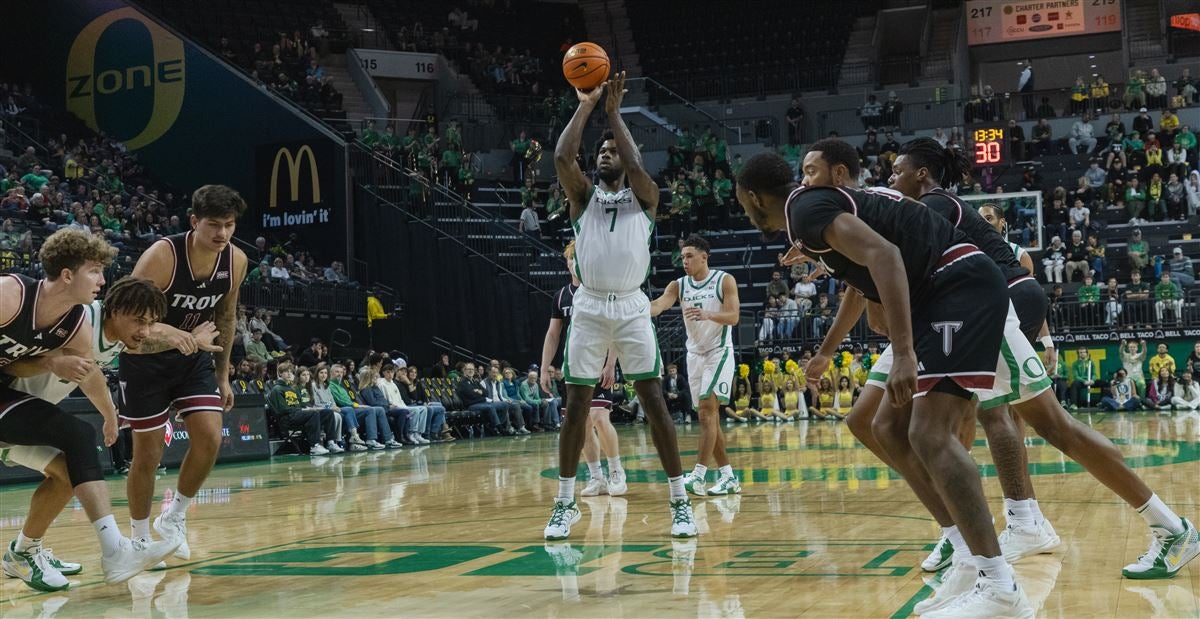 Photos of Oregon's dominating win over visiting Troy