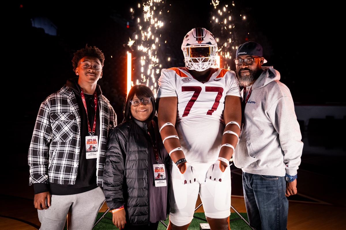 Virginia Tech Hokies continue to hold the top spot for 2025 OL Skylar ...