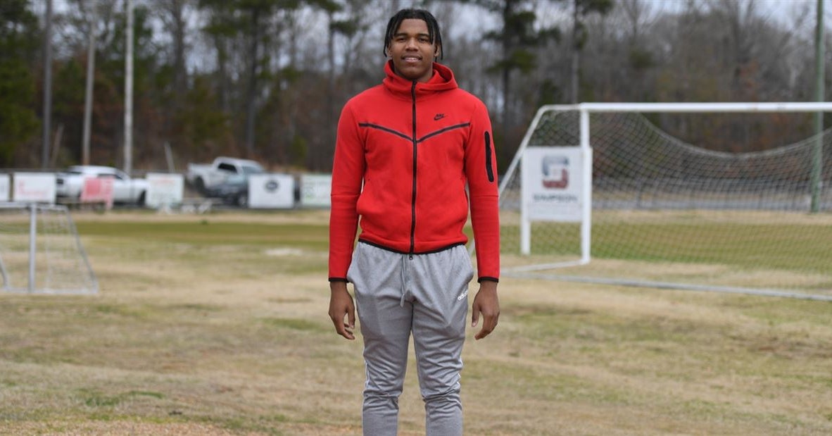 2022 3-star quarterback DeAndre Smith plans on attending numerous ...