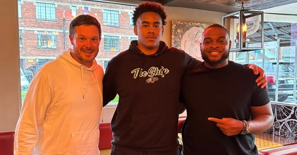 Oregon football continues to keep tabs on Four-star OT Bryce Gilmore