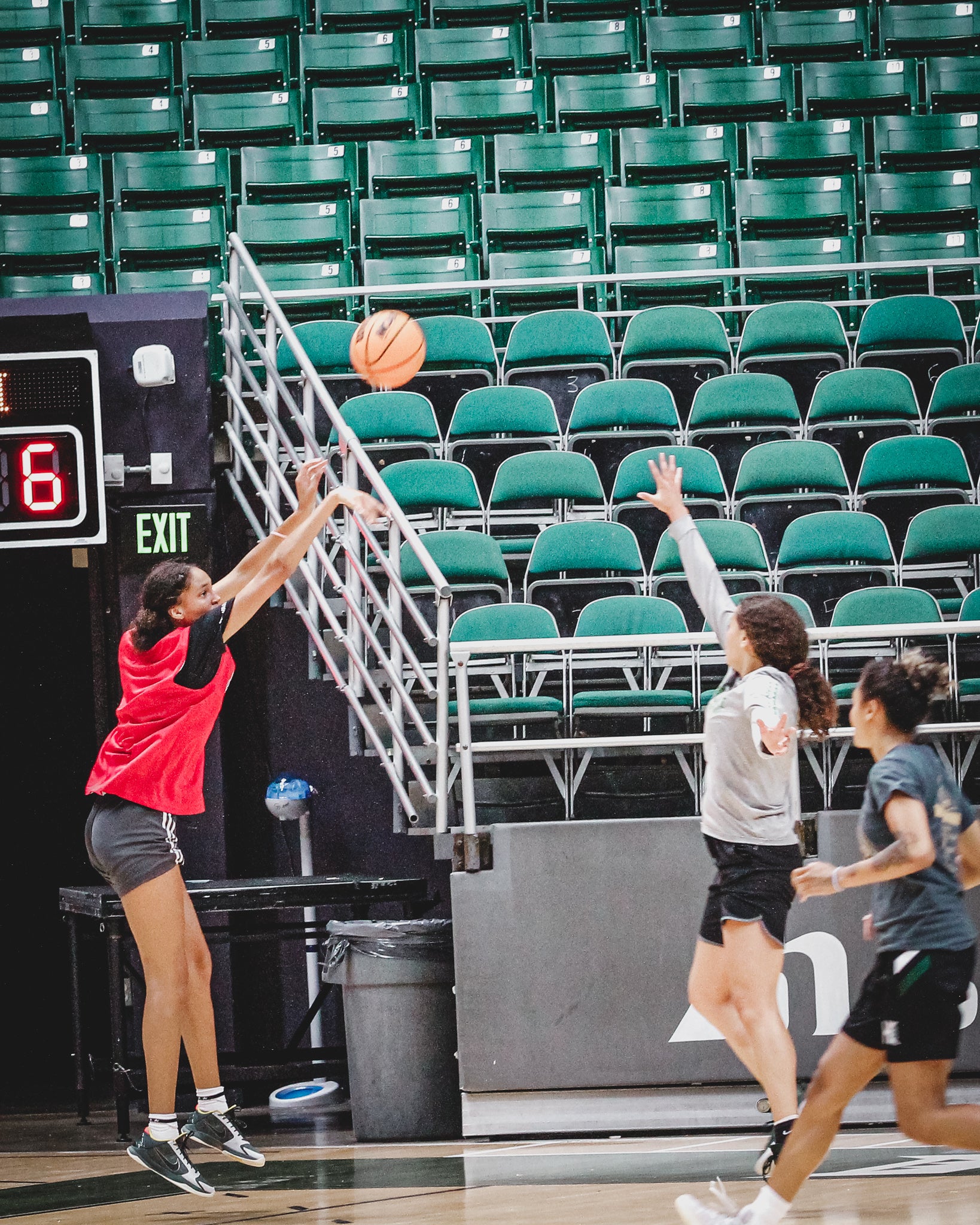 WBB, 3 sign-2022, 6-4 I Perez/ 6’ A Watkins / 5-8 J Lefotu (POY)