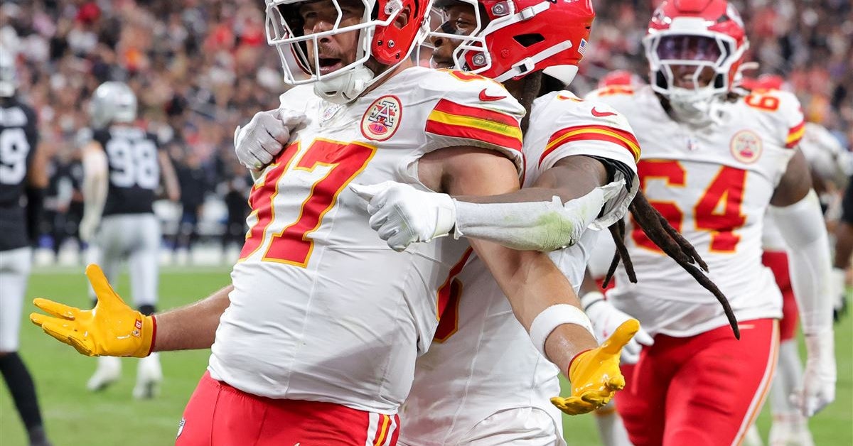 Did Travis Kelce moon Raiders fans in Las Vegas?