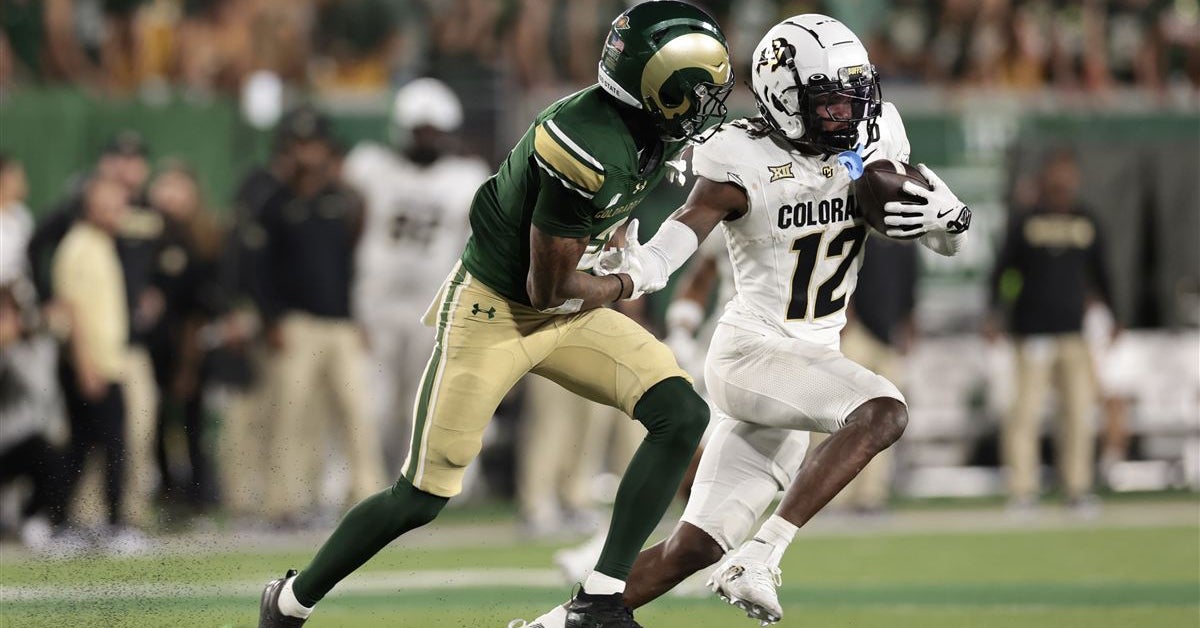 Travis Hunter wears Apple Watch during game