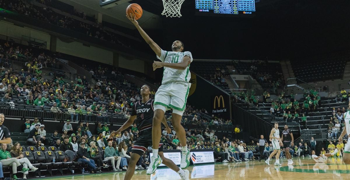 Photos of Oregon's dominating win over visiting Troy