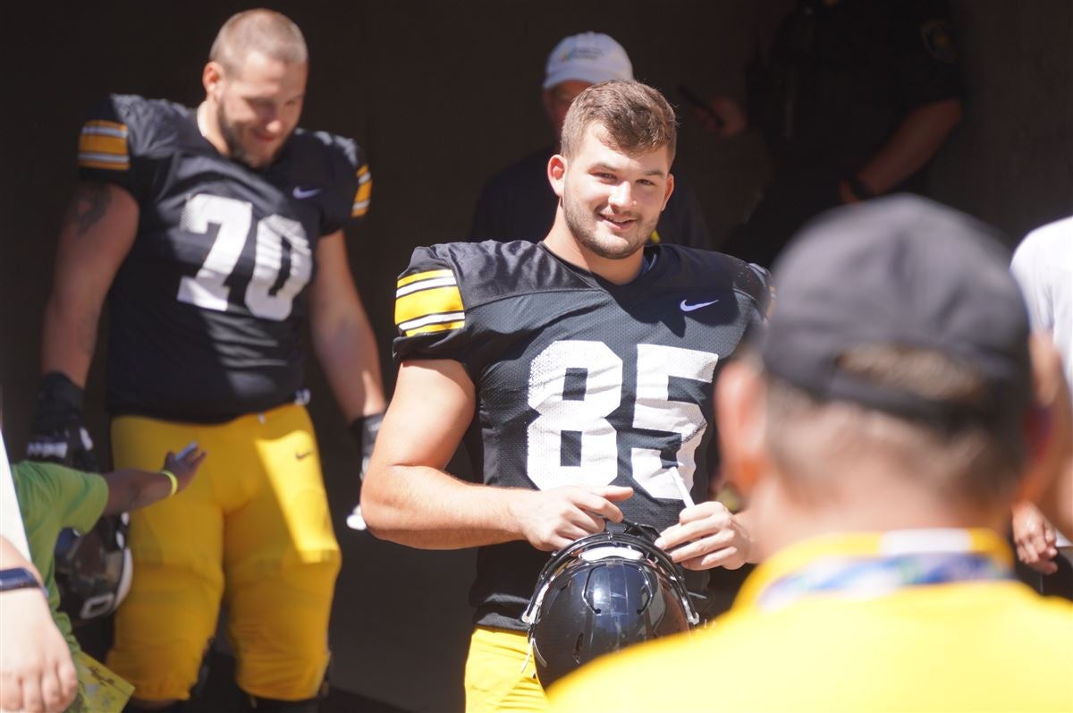 Pro Football Focus ranks Iowa's Luke Lachey among top-10 returning ...