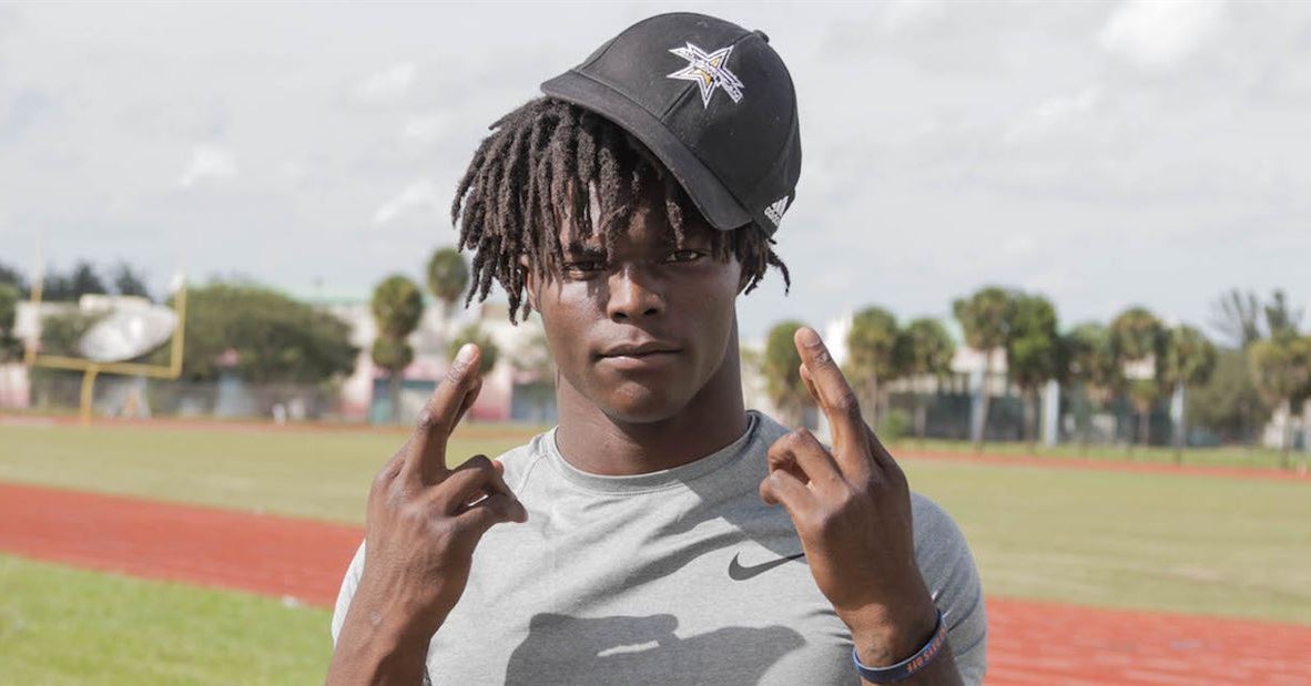 Tennessee LB commit Terrence Lewis honored as an All-American