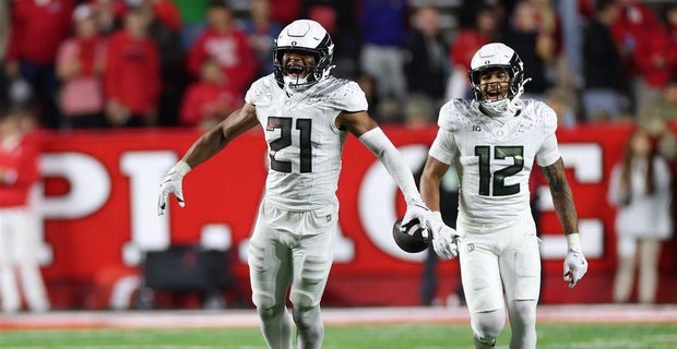 After losing a first-round pick, Aaron Flowers is ready to lead Oregon ...