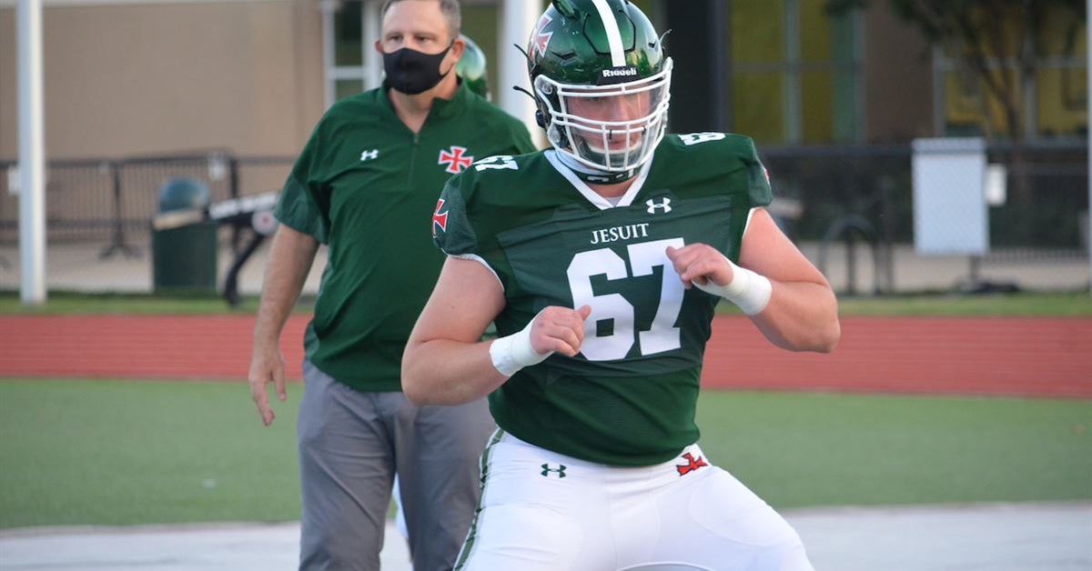 Texas signs Strake Jesuit offensive lineman Max Merril